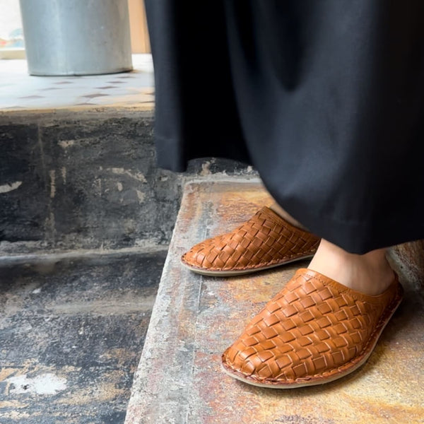 ROMA Woven Leather Cognac Brown – VIBAe